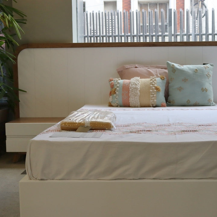 Wooden Beds Online India | Bedroom Furniture & Decor | Su-Kham Home